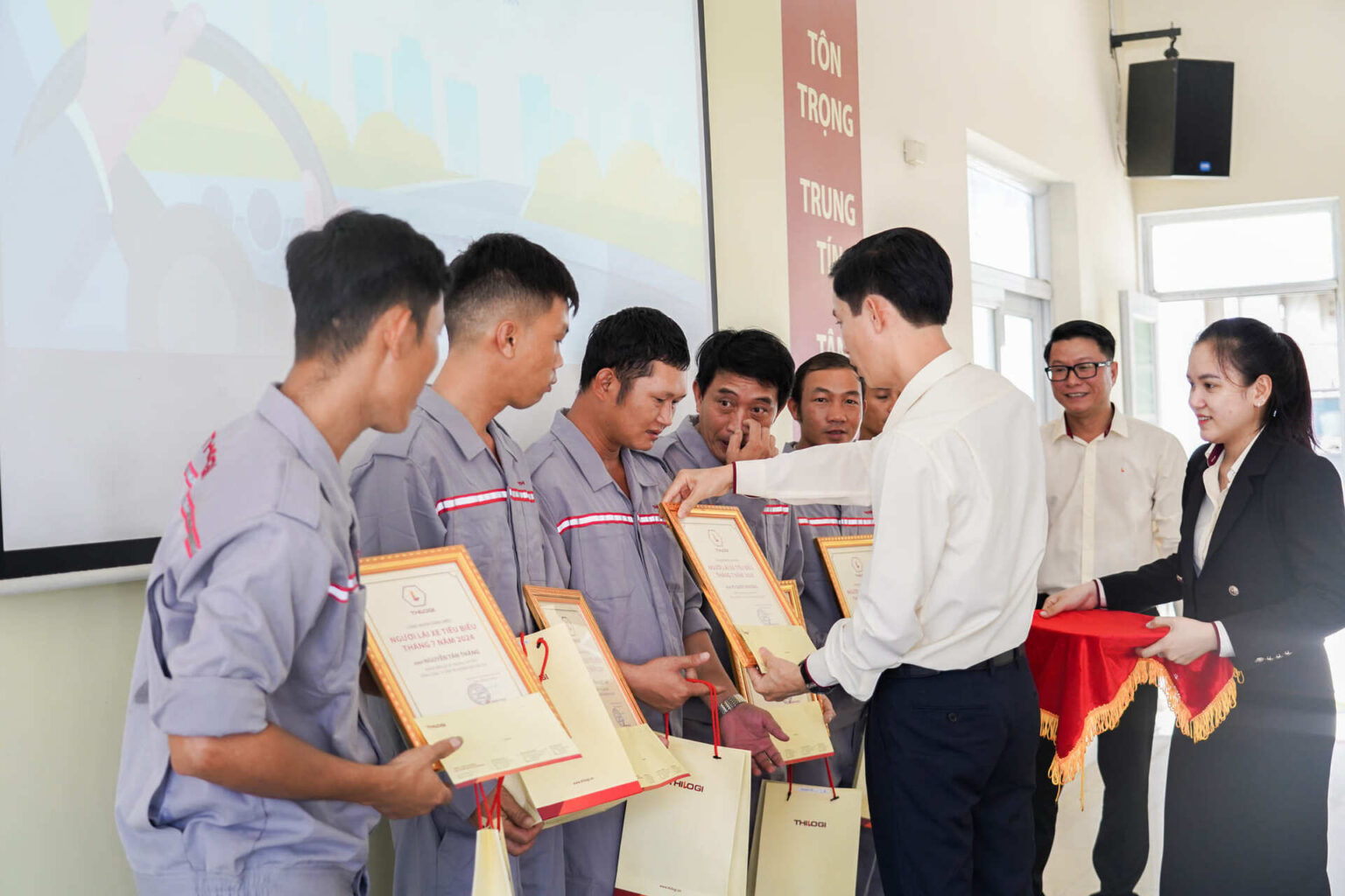 Tuyển dụng - THILOGI