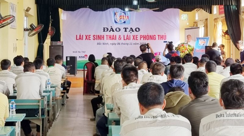 Lái xe sinh thái' có thể tiết kiệm 15 - 20% nhiên liệu cho vận tải đường bộ